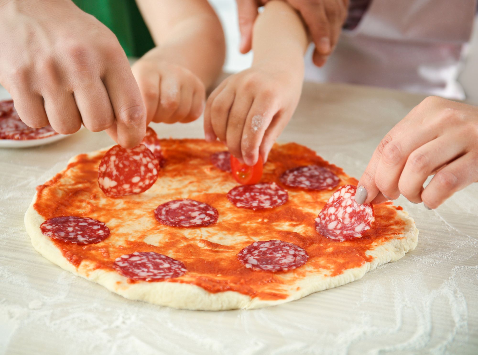 Pizza backen mit Kindern: einfache Rezepte für Mini-Pizzen & Teig ...